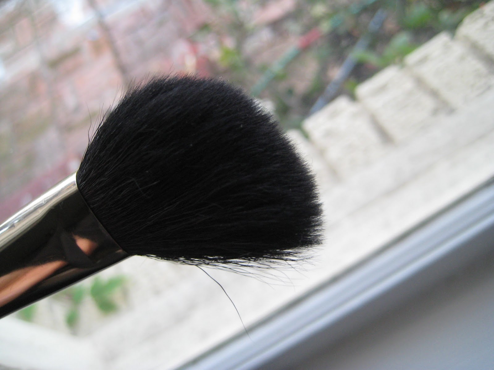 Beauty Bijoux Fashion: Laura Mercier Angled Cheek Contour Brush