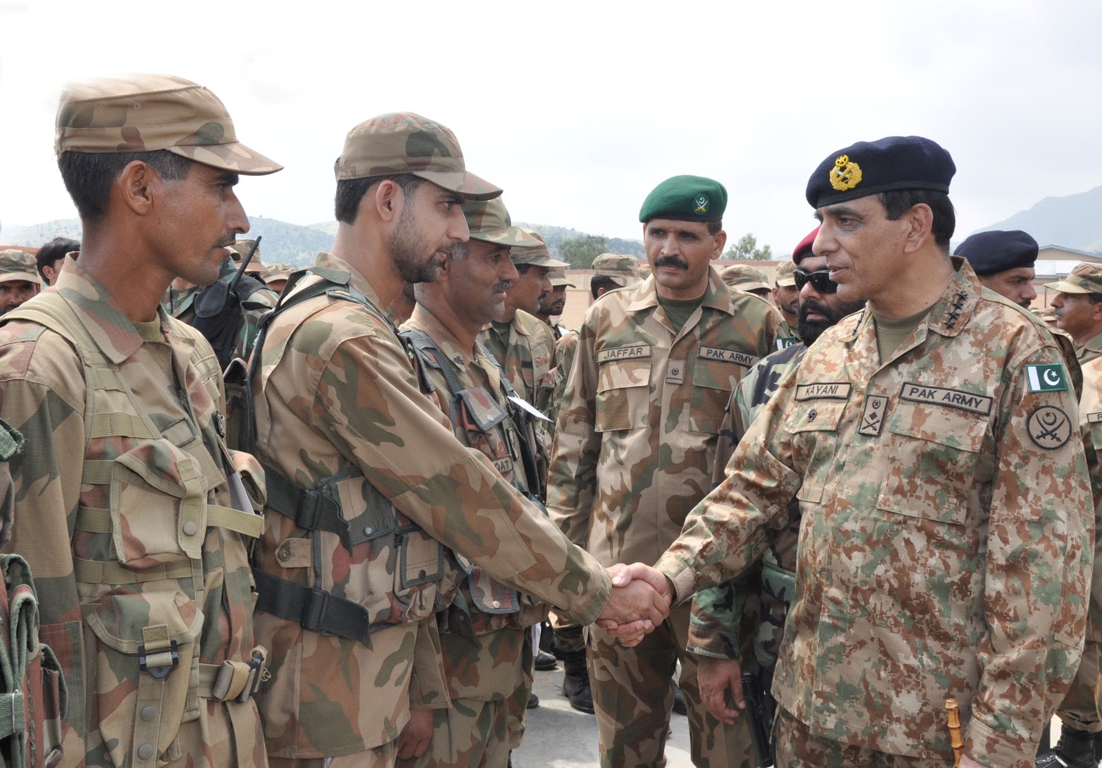 Army Chief General Kayani in Gilgit Baltistan on Eid Day | Pakistan ...