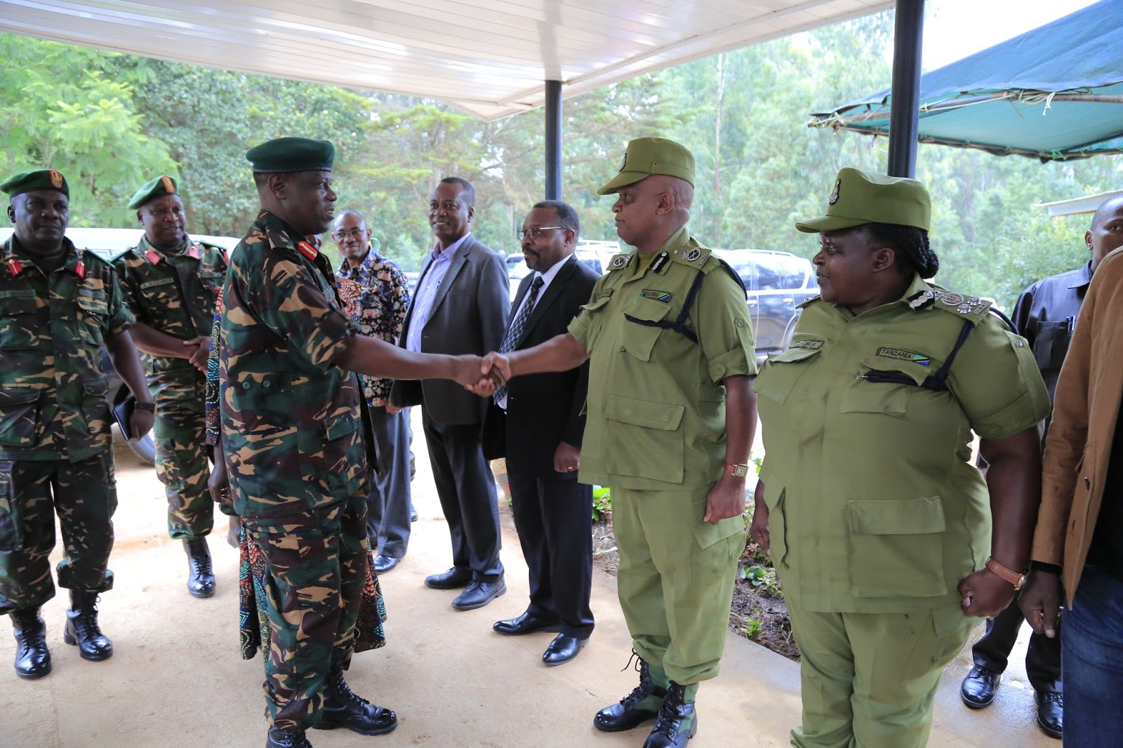 Mkuu wa Majeshi ya Ulinzi na Usalama, Jenerali Venance Mabeyo atua ...