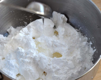 Beki Cook's Cake Blog: Testing Egg-Free Hard-Drying Cookie Icing