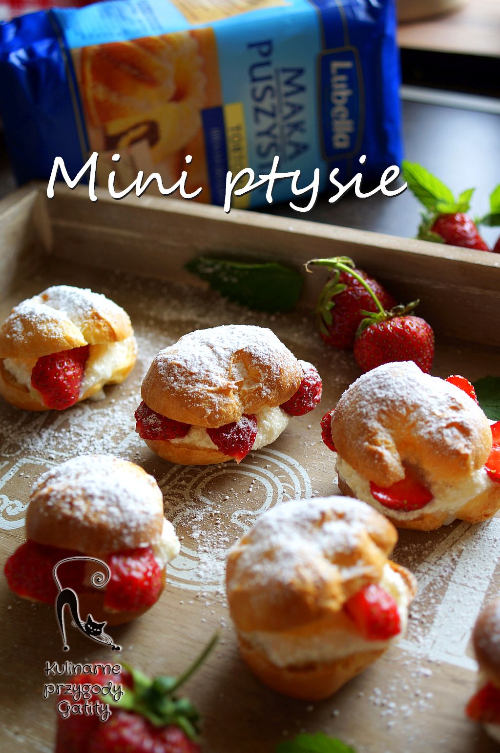 Mini ptysie z truskawkami