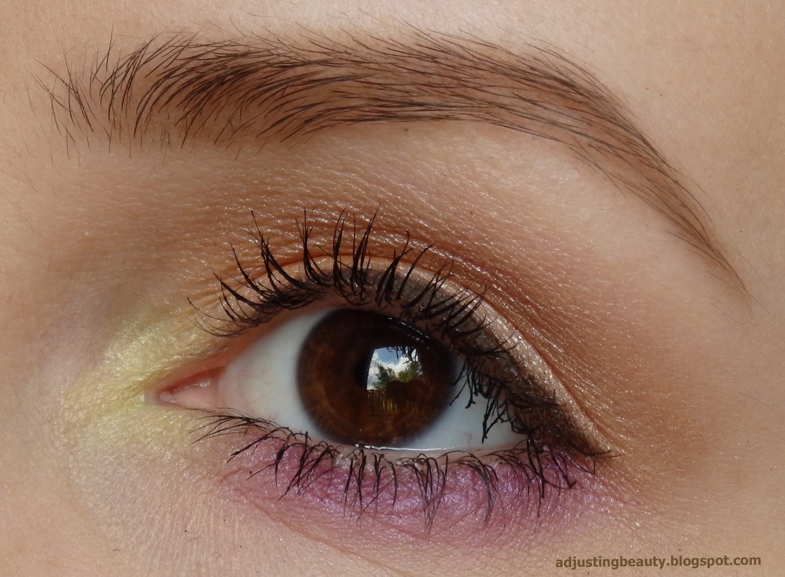 Subtle tropical look - Adjusting Beauty