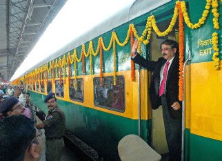 MUMBAI - JABALPUR GARIB RATH EXPRESS :: TRI-WEEKLY