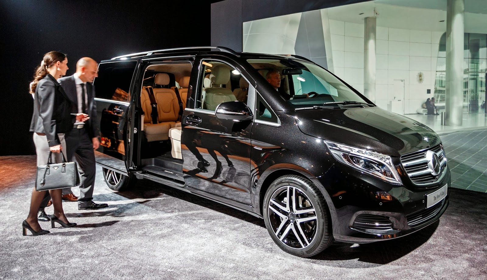 Mercedes apresenta nova van V-Class