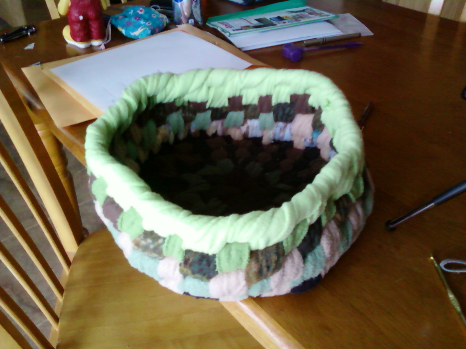 Rad Linc Crafts: Fleece Basket Woven Pet Bed