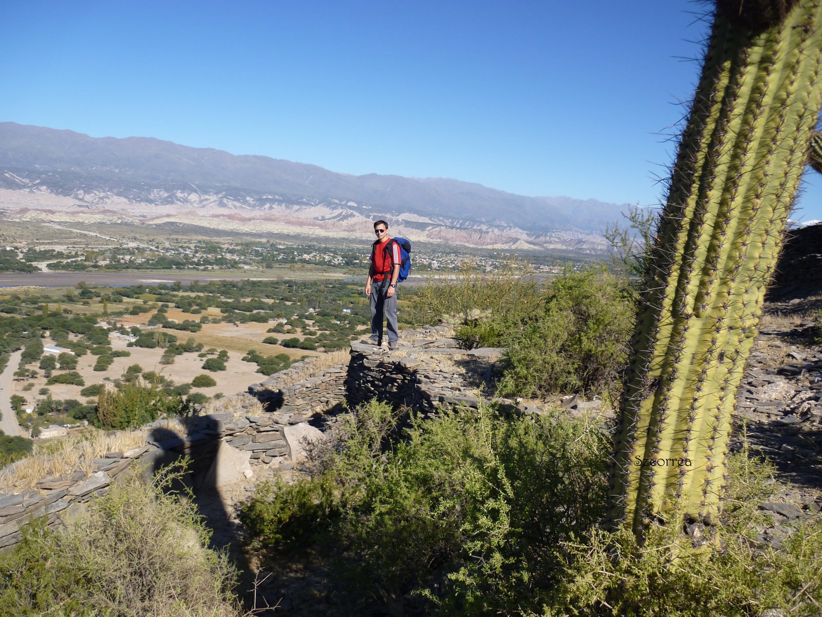 Caminando entre nubes: Ruinas de Fuerte Quemado y Cerro Pintado.
