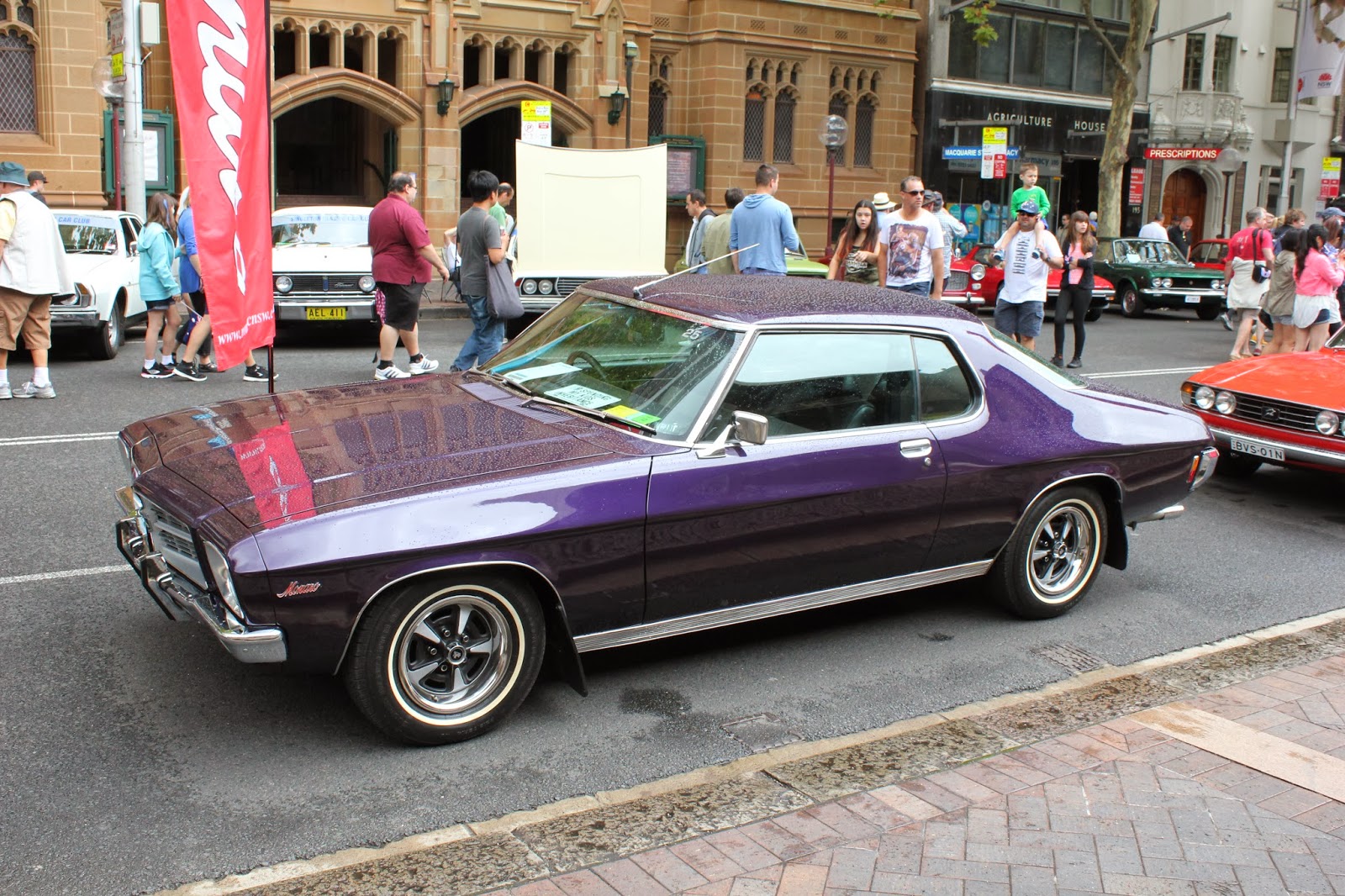 Aussie Old Parked Cars: 1973 Holden HQ Monaro V8