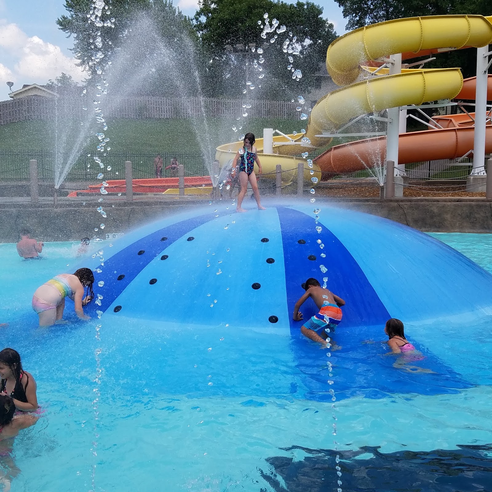 Play St. Louis: White Birch Bay Aquatic Center, Hazelwood