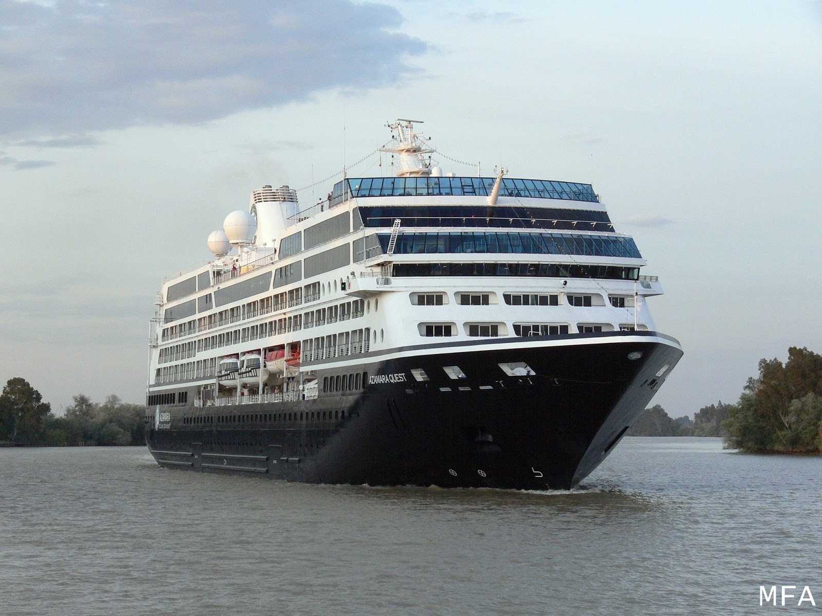 Cruceros en Sevilla: Azamara Quest y MS Deutschland