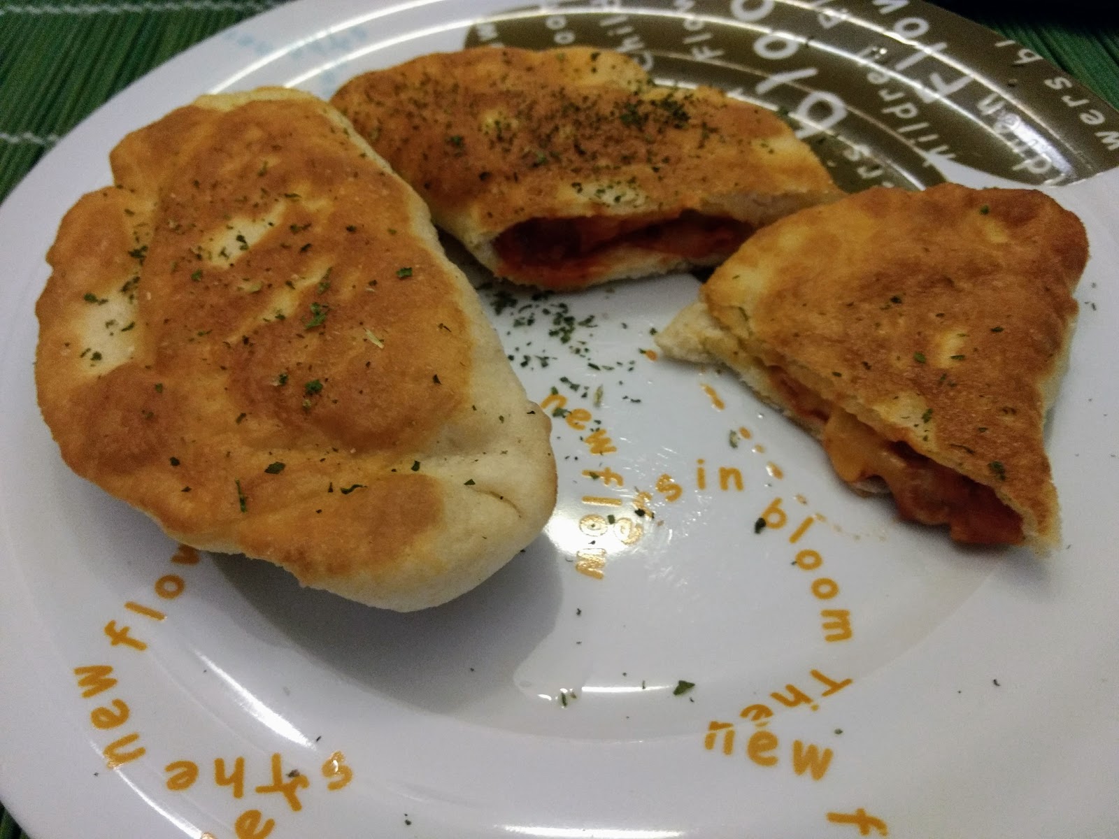 Calzone frito con tocino (panzerotti)