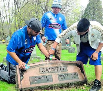 ¡Esto es lo que hace una verdadera hinchada! Emelecistas de E.U ...