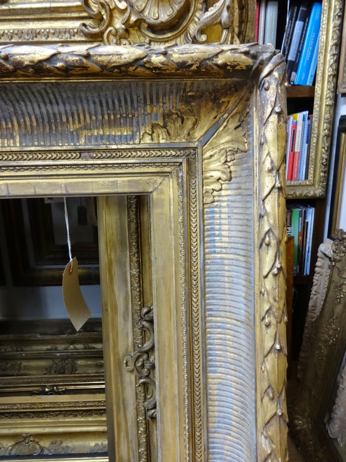 Framemaker: Fluted Empire Frames