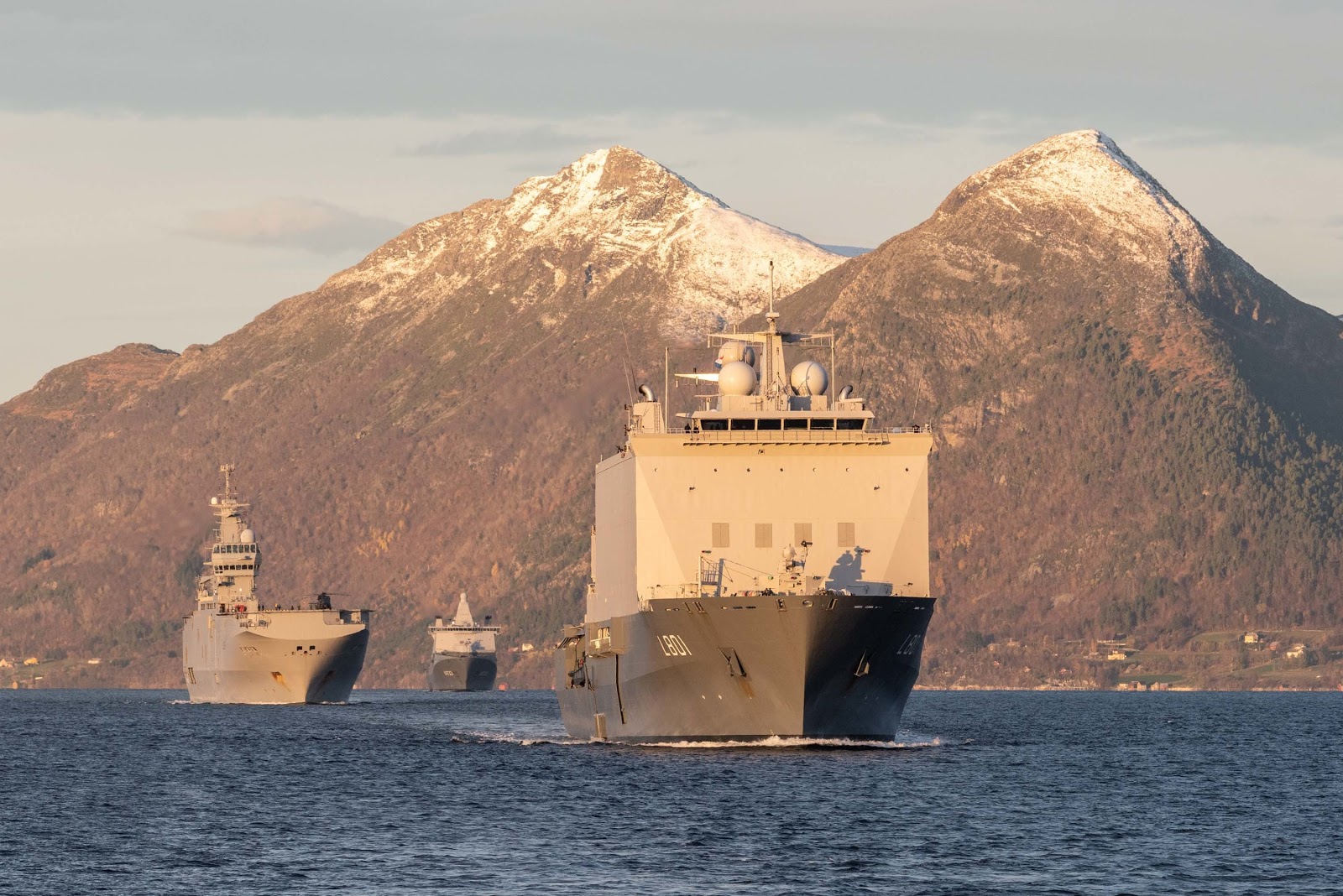 SNAFU!: Netherlands France Amphibious Assault Ships @ Trident Juncture ...