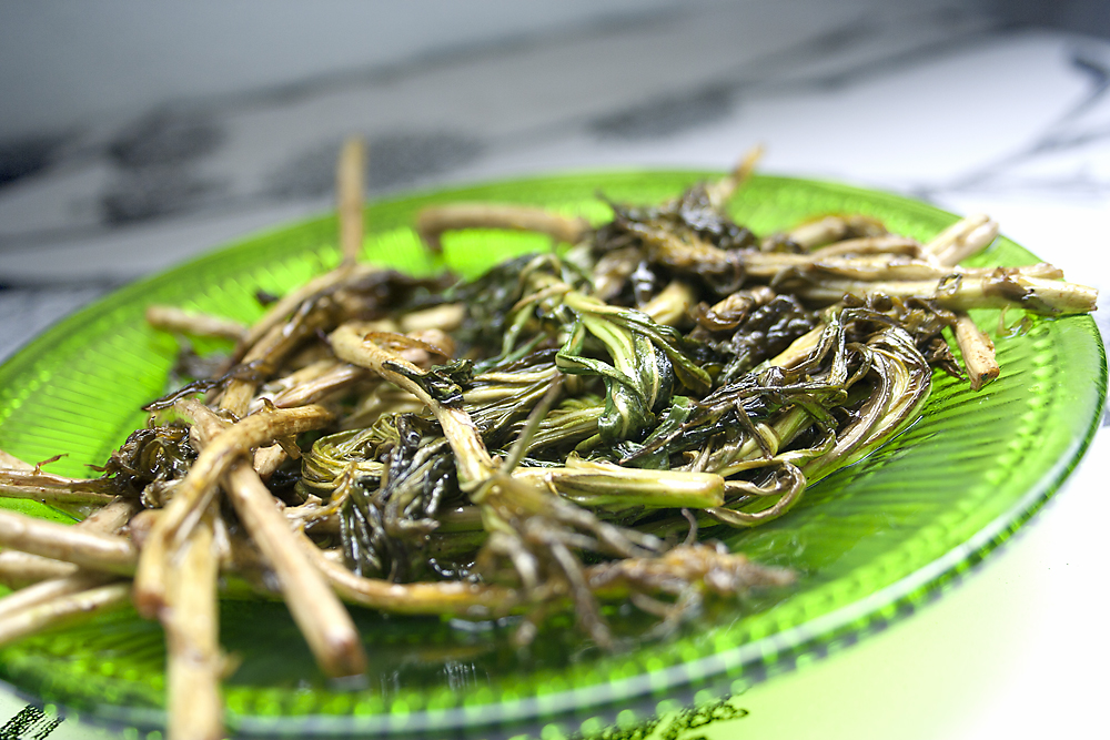 Mämmi: Garlic Sautéd Fireweed Shoots ‒ Valkosipulissa kuullotetut ...