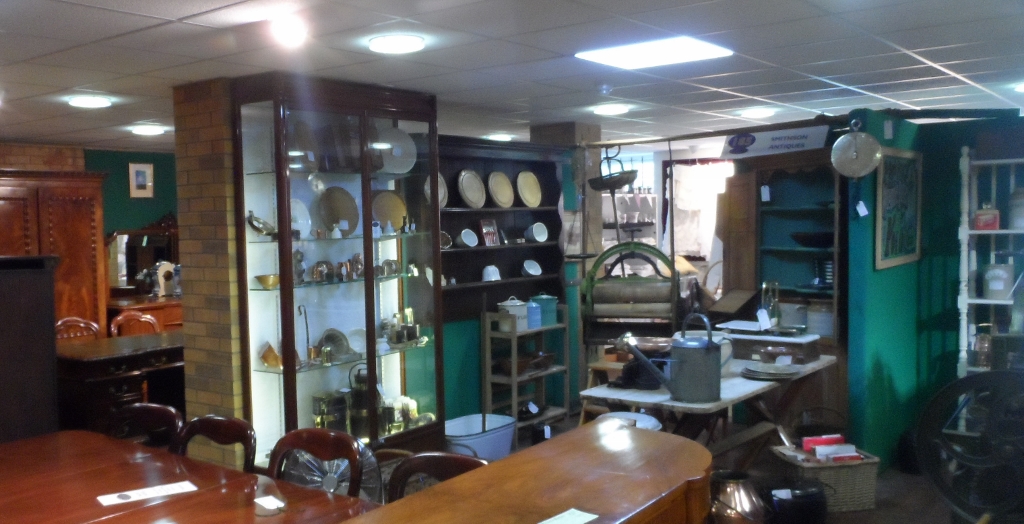 Walking The Peak: Hemswell Antiques Centre and Hemswell Village