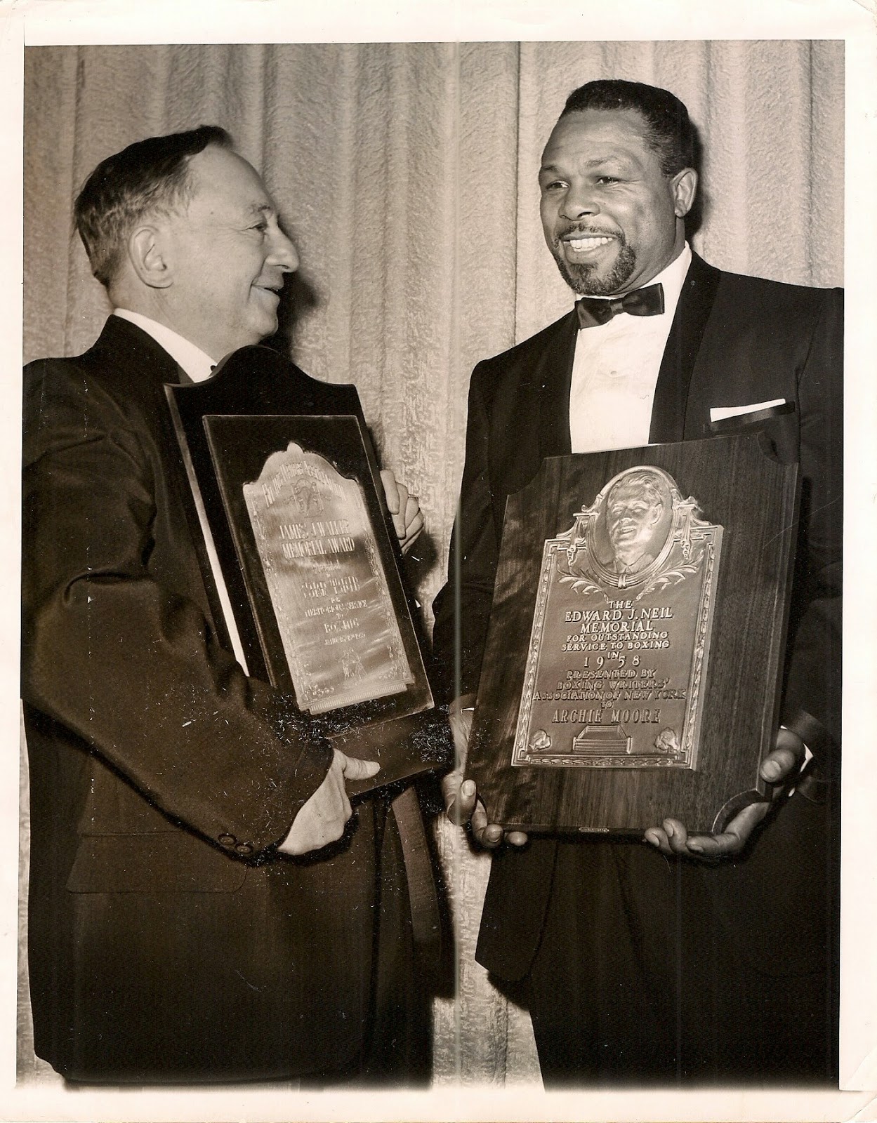 silvium antiques: 1950s Press Photo Archie Moore Boxer