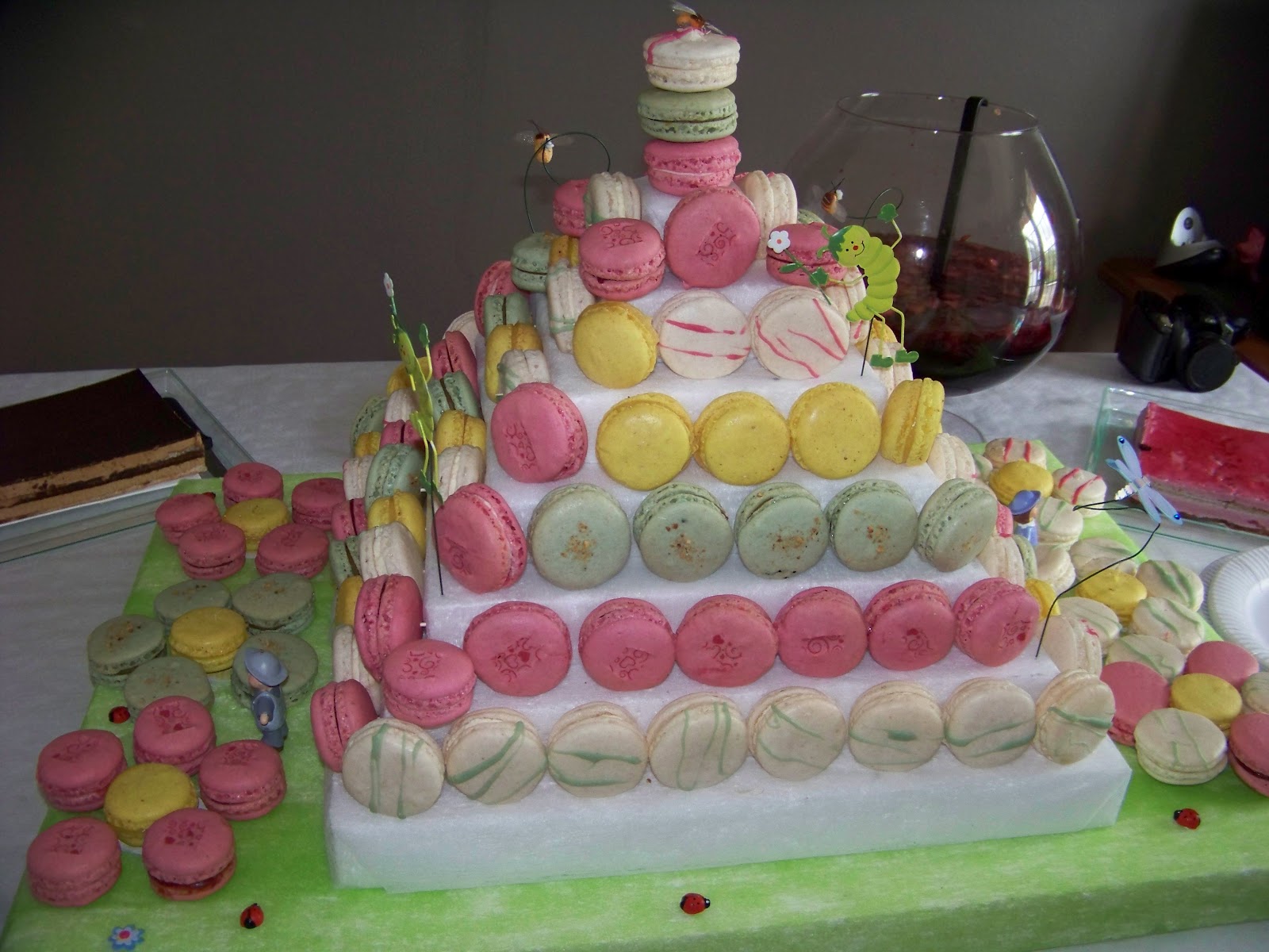 mon petit monde a moi: Pièce montée en macarons