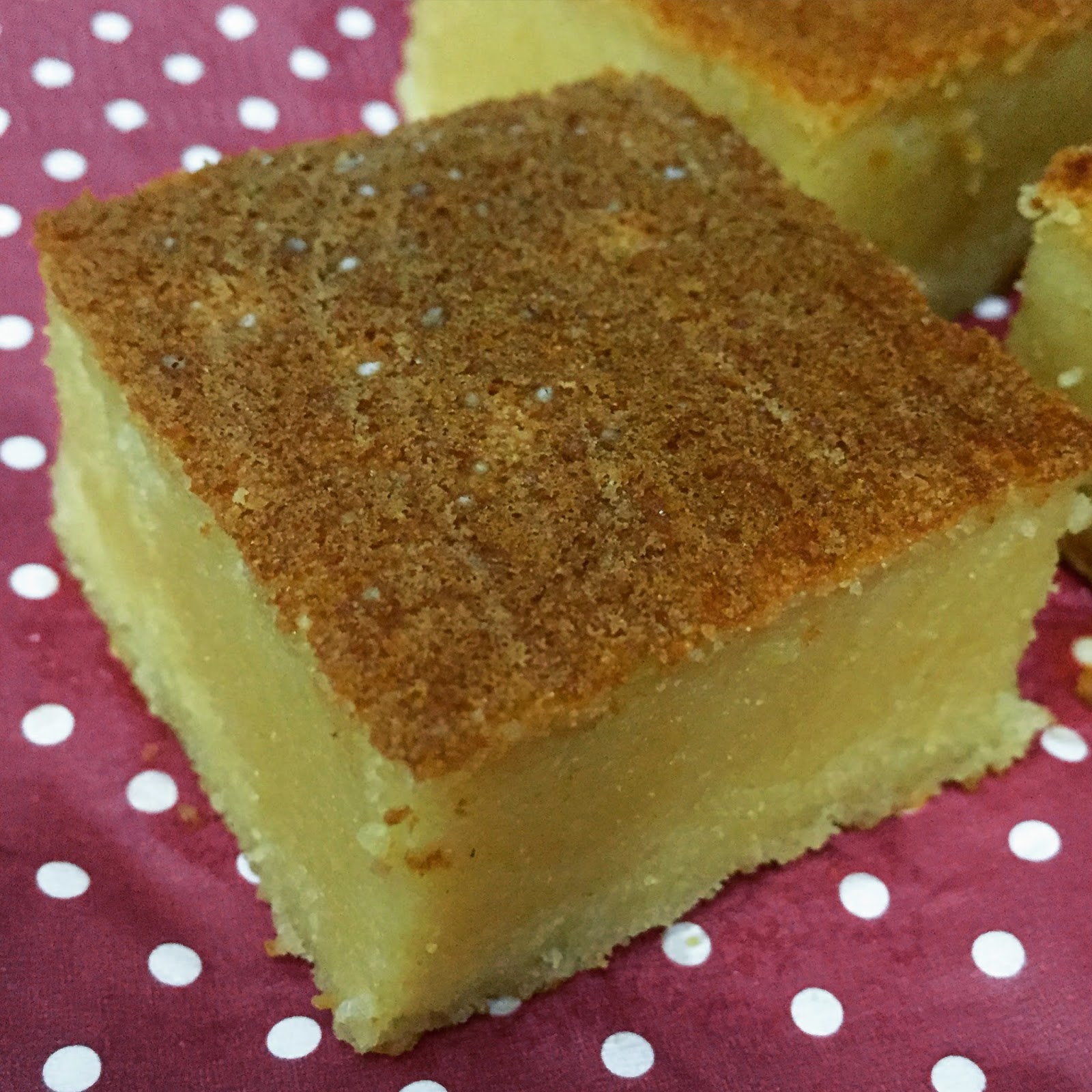 Um bolo todo dia: Bolo cremoso de ricota com fubá