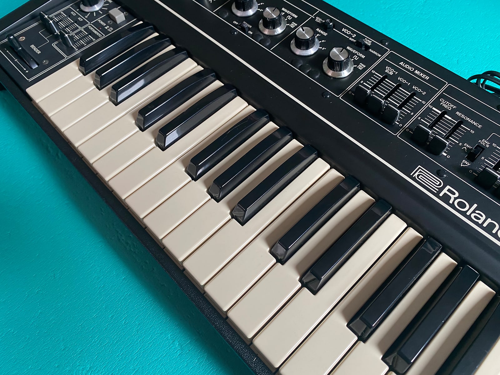 MATRIXSYNTH: Roland SH-2 with MIDI & Original Case