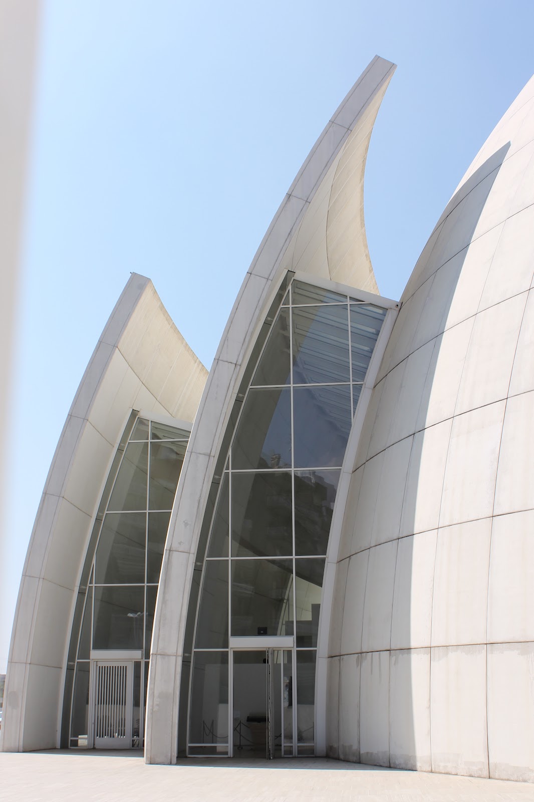 Blondes in Milan: Rome and it's modern architecture!