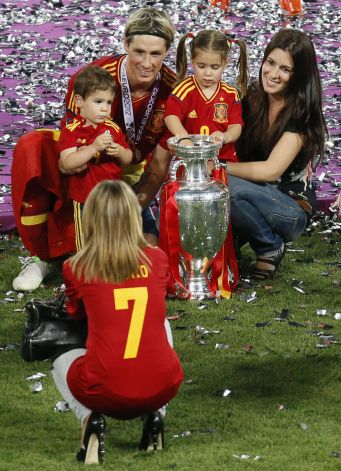 Sports Stars: Fernando Torres With His Wife Olalla And Kids Pictures In ...