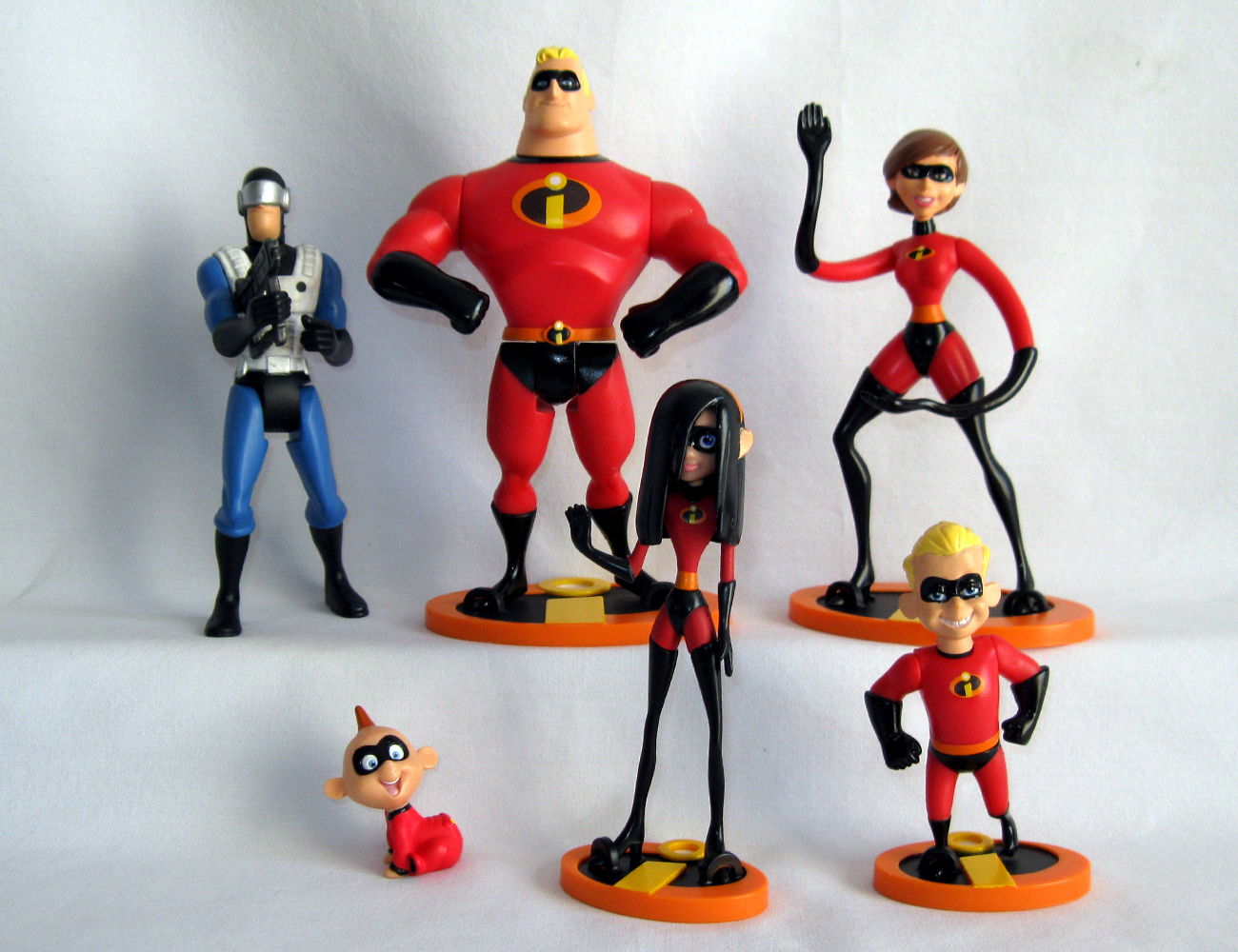 Dan the Pixar Fan: The Incredibles: 2004 Disney Store Figurine Set