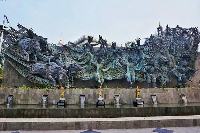 Tugu Titik Nol Kilometer Surabaya, Destinasi Wisata Baru di Surabaya