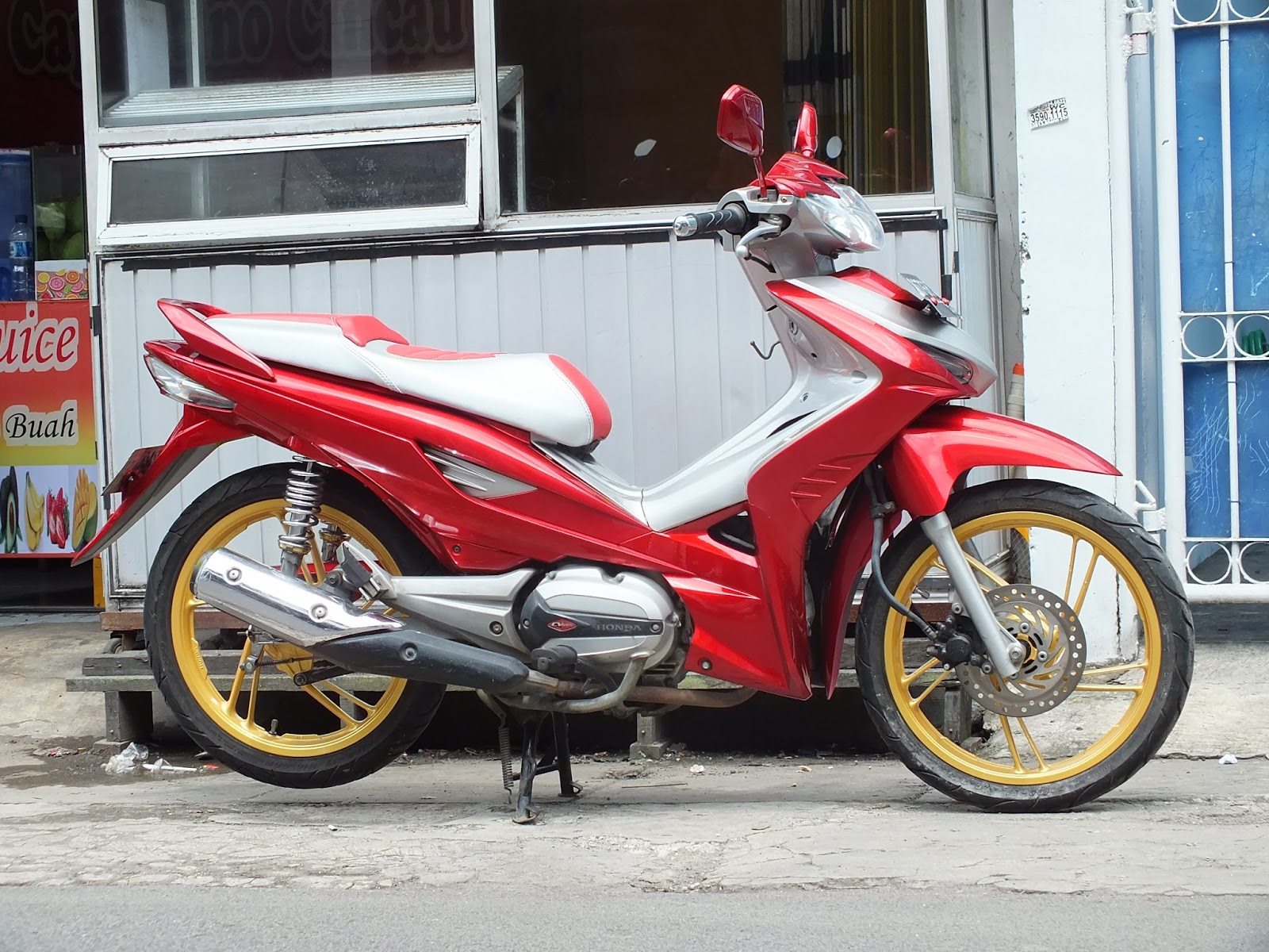 Ngecat MOTOR: HONDA REVO MATIC TWO TONE COLOR