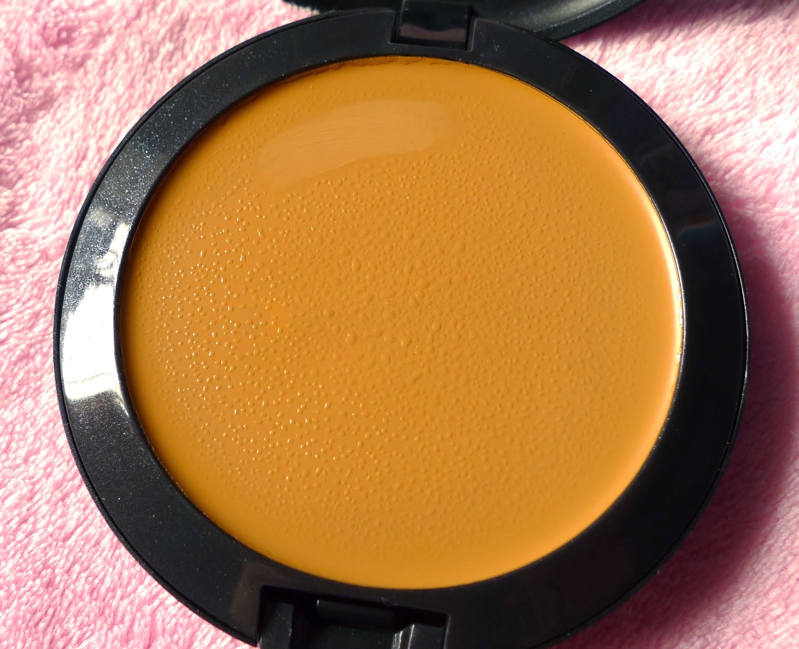 MAC Full Coverage Foundation in C40 Review