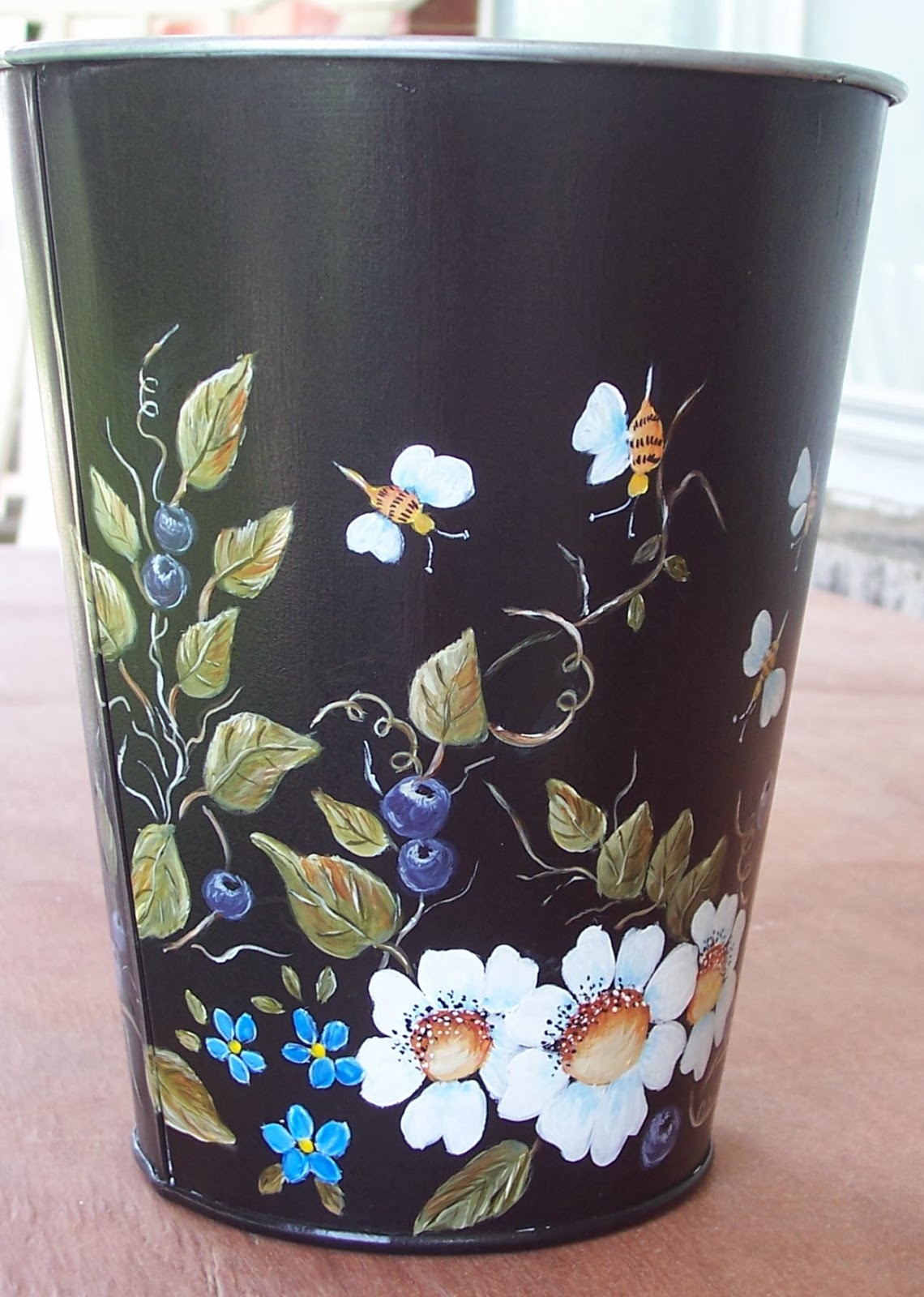 ARTINMARTIN: Paintings on metal and tin objects by Carol-Ann