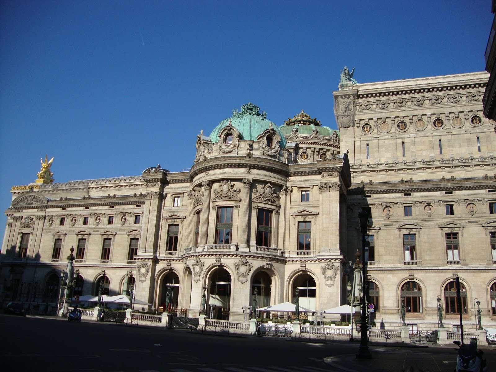 Historia y Genealogía: Plaza de la Opera. Palacio Garnier. París