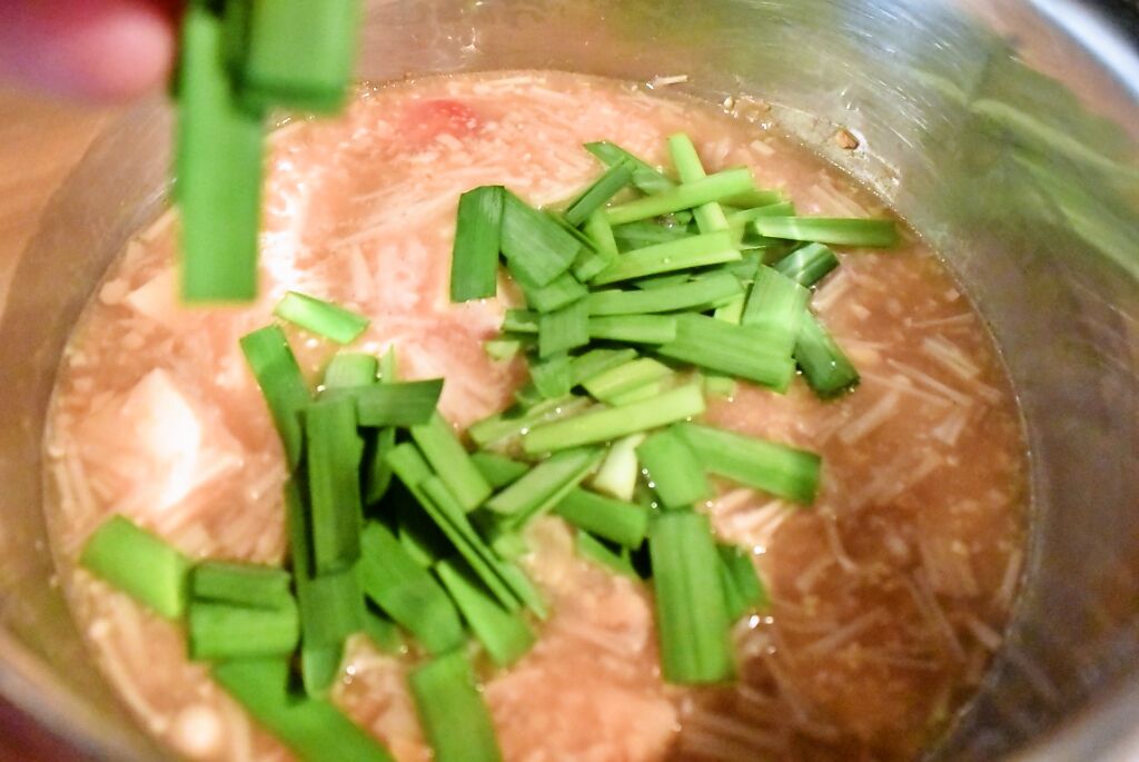 Recipes for Tom: Tomato to nira no nattojiru / miso soup with fermented ...