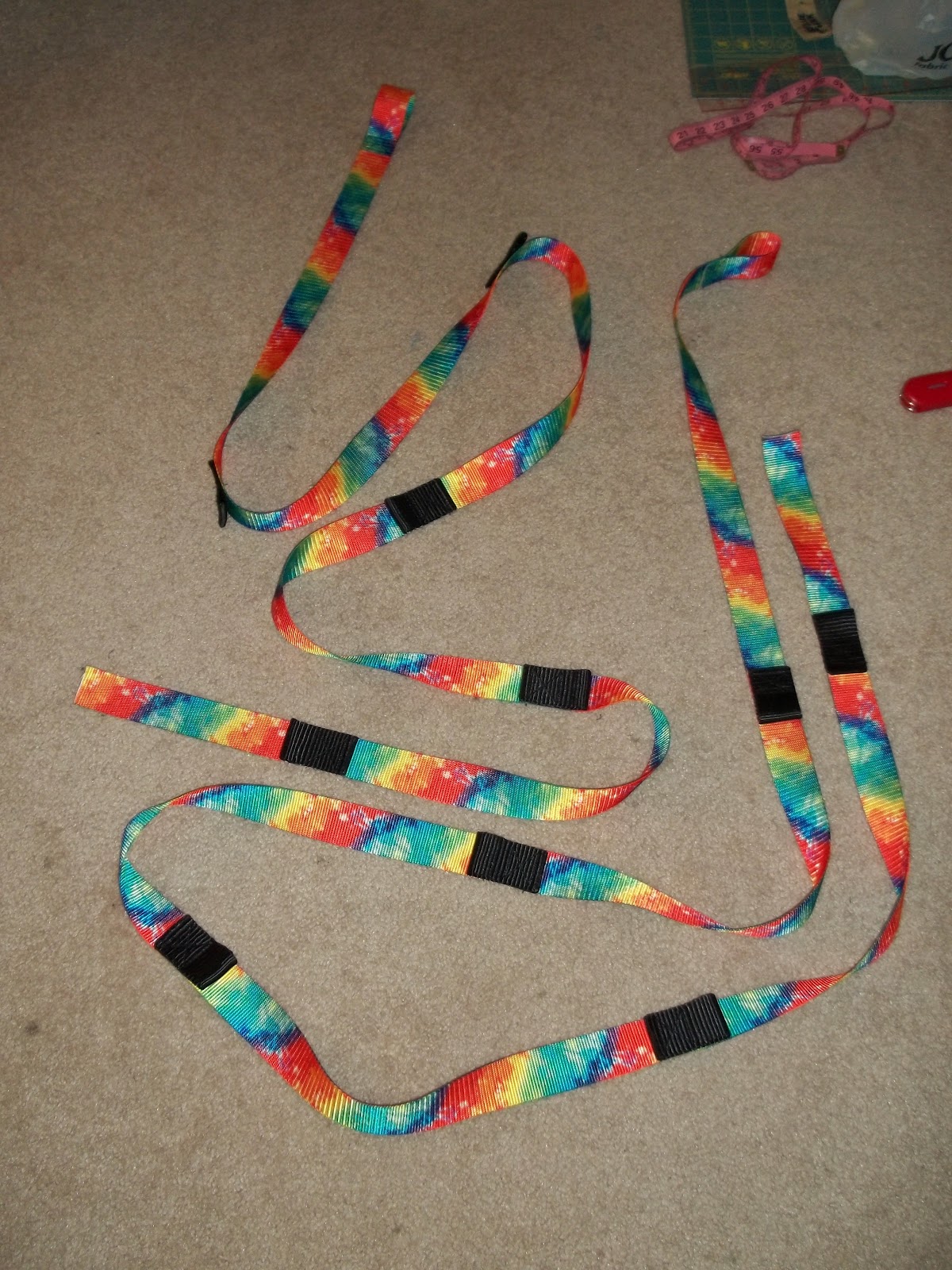 Takin' It One Stitch At A Time: d.i.y. tree straps