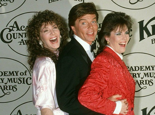 country routes news: Holly Dunn singer-songwriter dies at 59: BLOG Tribute