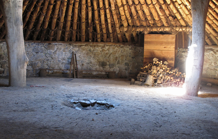 Look East Look West: Chaw'se