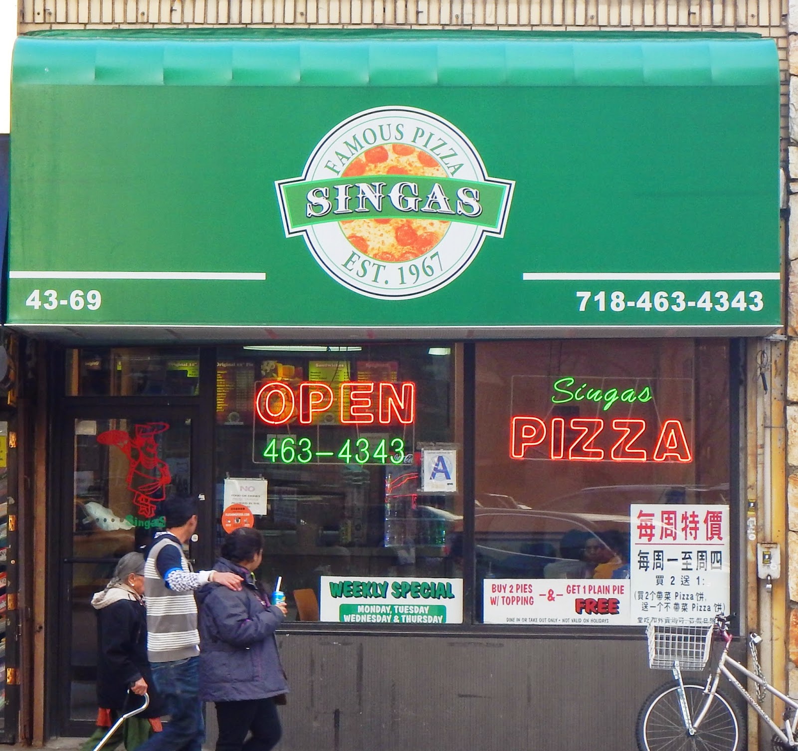 My Flushing Food: SINGAS FAMOUS PIZZA: BUY TWO, GET ONE FREE PLAIN PIE