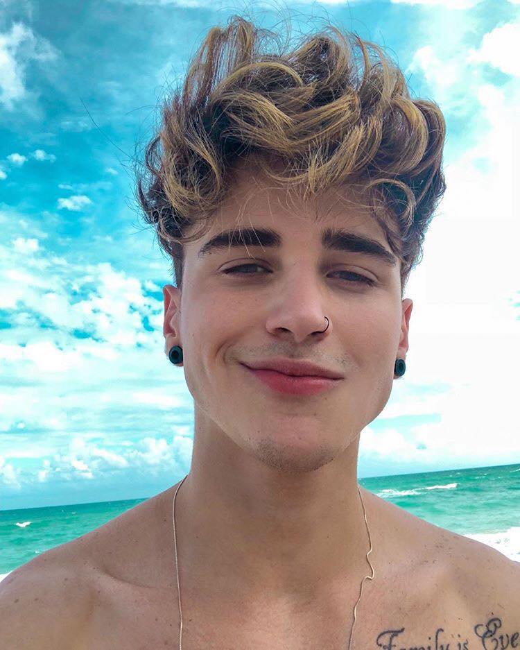 Lovely Boys: Alex Mapeli