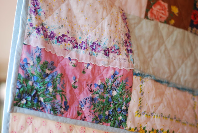 Miette Handmade: Vintage hankie quilt