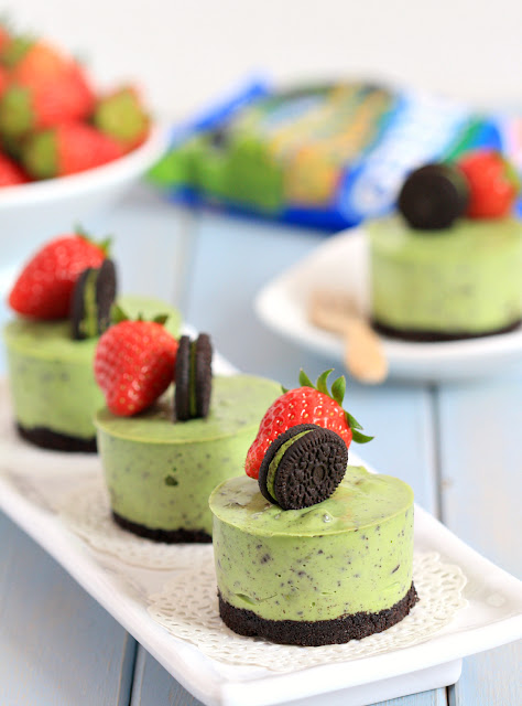 No-bake matcha Oreo mini cheesecakes