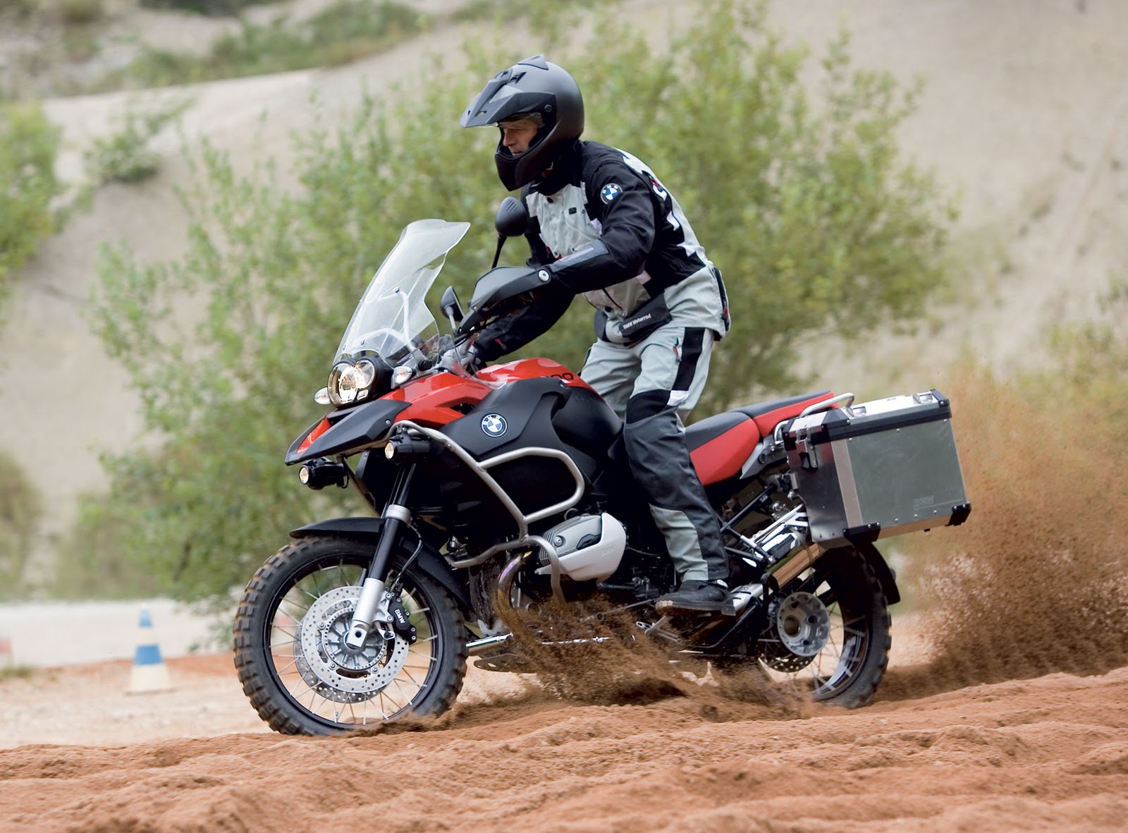 Famous World: BMW R1200GS Adventure