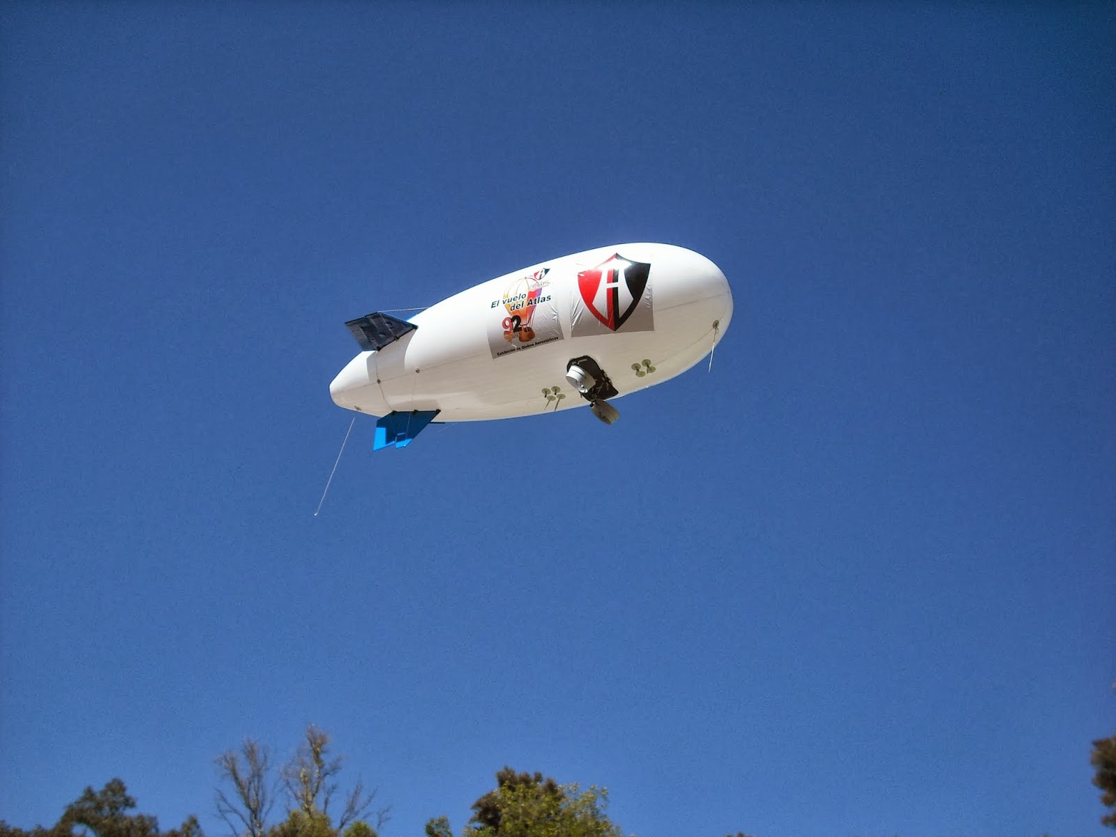 Dirigibles de control remoto.