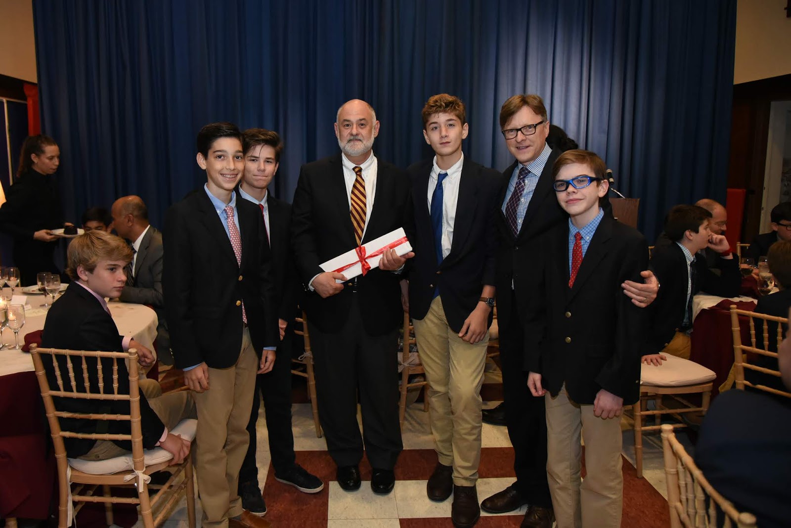 Writer Peter Hirsch '82 Speaks at Father-Son Dinner