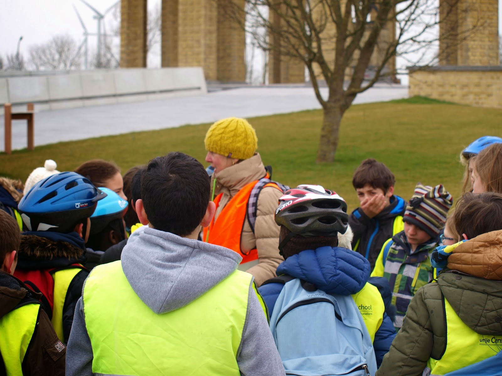 VCSR - Zeeklassen - 5e en 6e leerjaar: Bezoek aan: het sluizencomplex ...