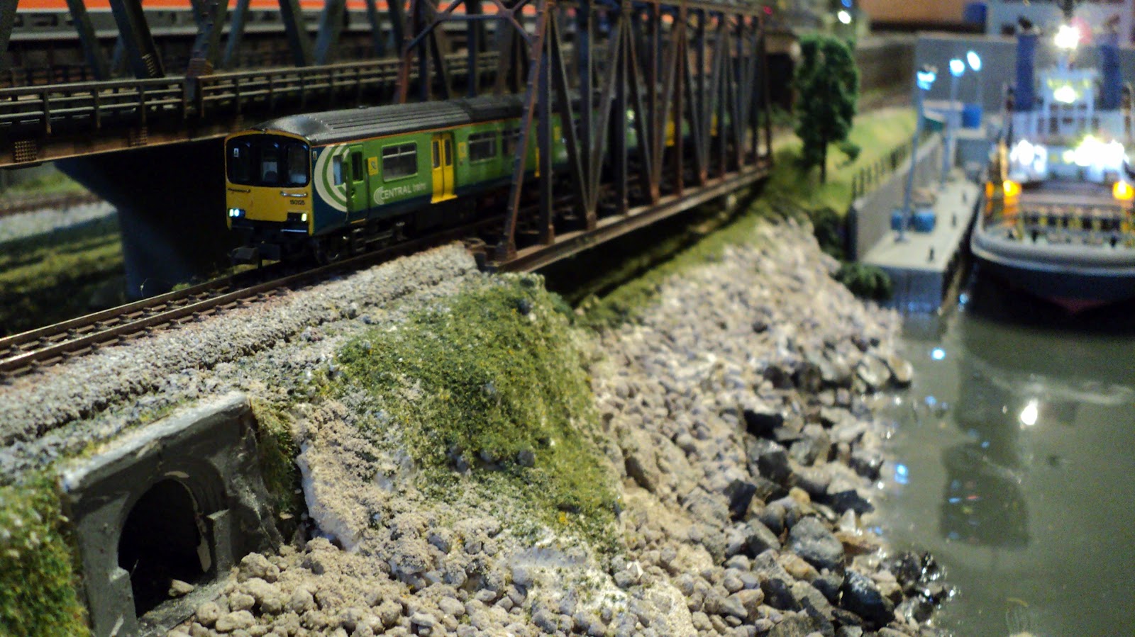 quinntopia - An N Scale blog: Locomotive Roster: Centro Class 150/1 ...