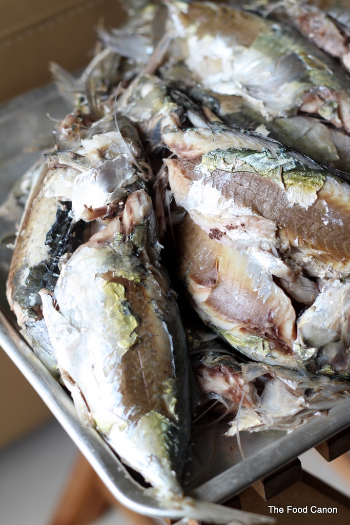 Auntie Ruby's Assam Laksa - 01 Preparing the Kembong Fish - The Food Canon