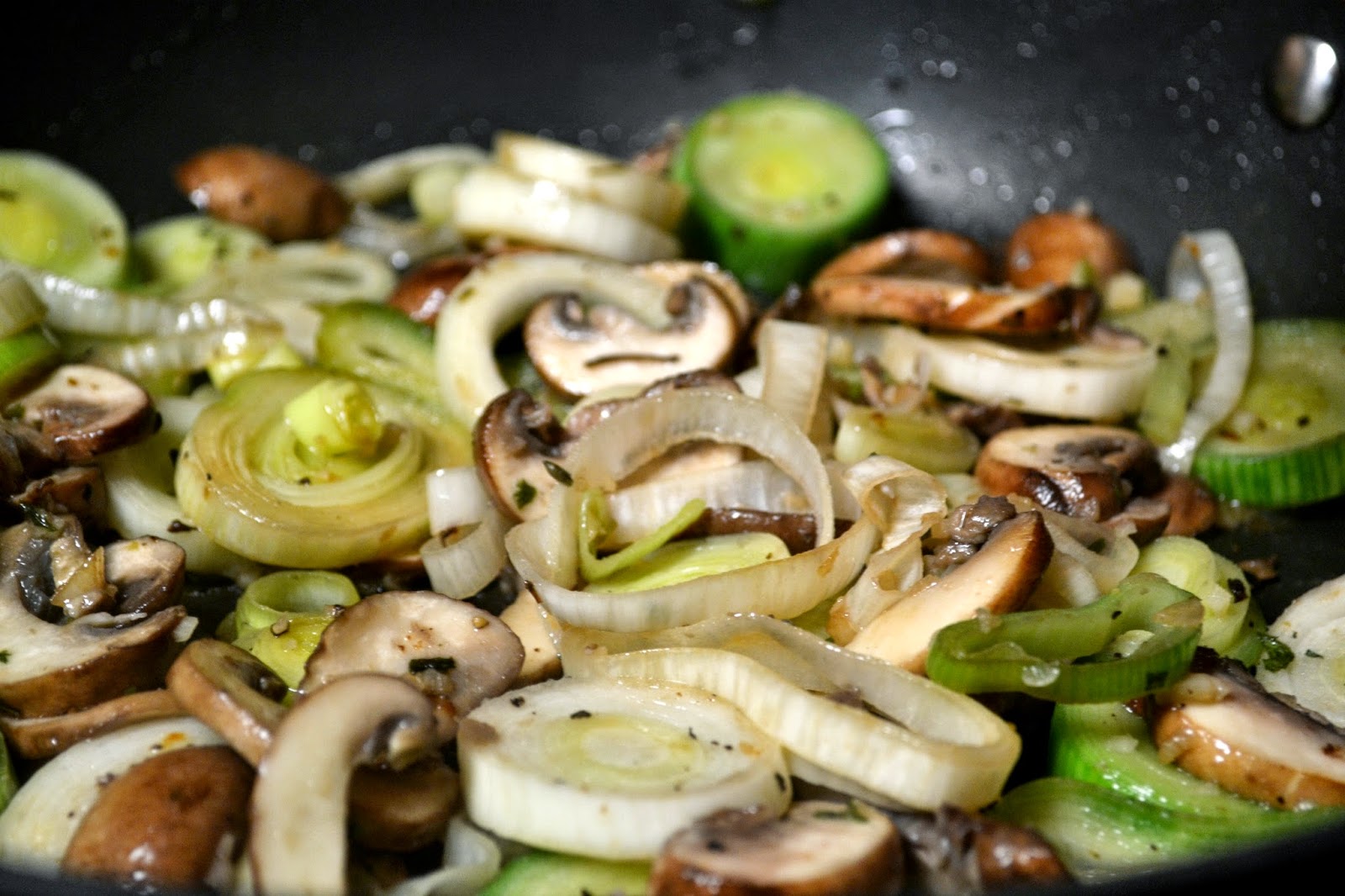 Seared Chicken with Leeks and Mushrooms |Feed the Fashionista