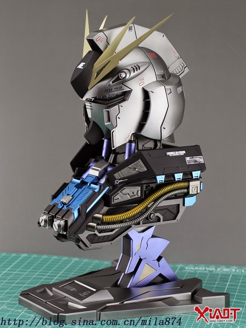 Rhb_RBS - 1/35 RX-93 Nu Gundam Head Display - Painted...