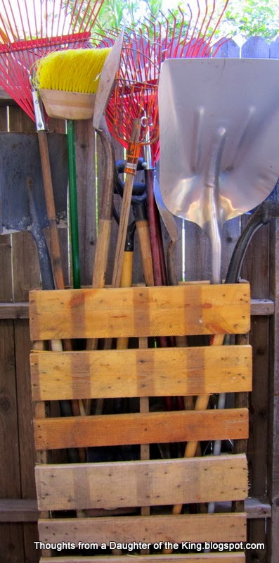 Thoughts from a Daughter of the King : Two {Easy} Recycled Tool ...