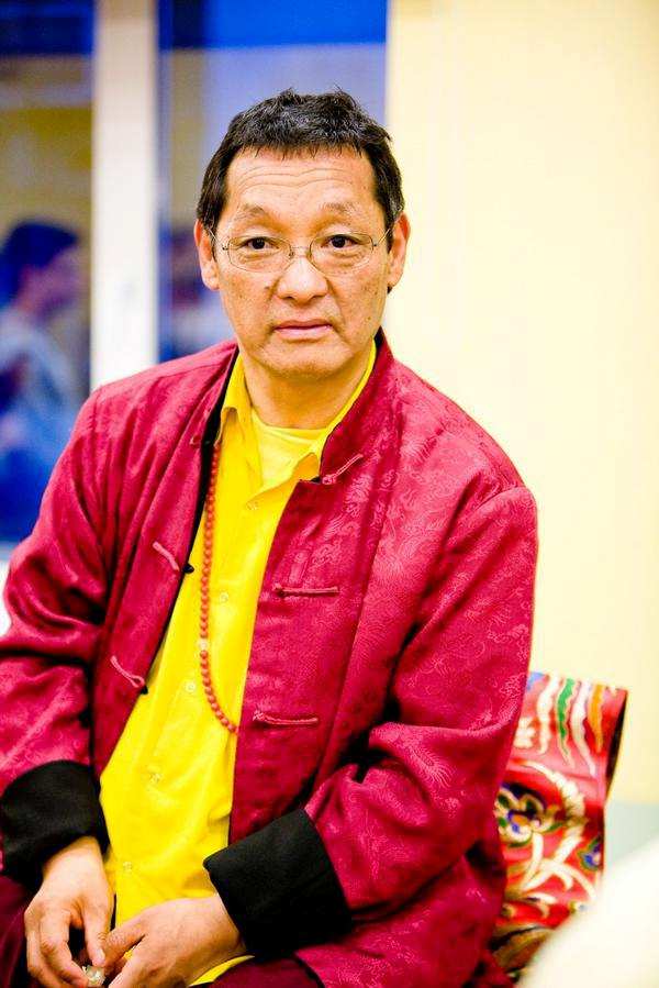 Miroir du Dharma: Venue de S.E. Gangteng Tulku Rimpoche.