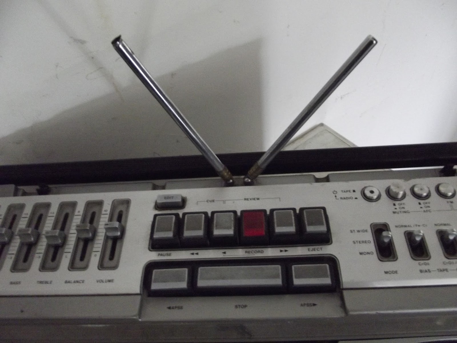 SHARP GF-9090 BOOMBOX GHETTOBLASTER stereo radio cassette vintage FM